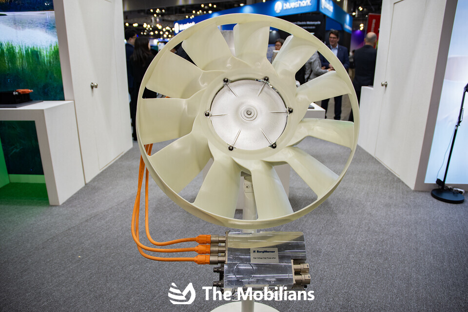 보그워너, 글로벌 OEM의 대형 트럭 전기차에 전기 팬(eFan) 시스템 공급